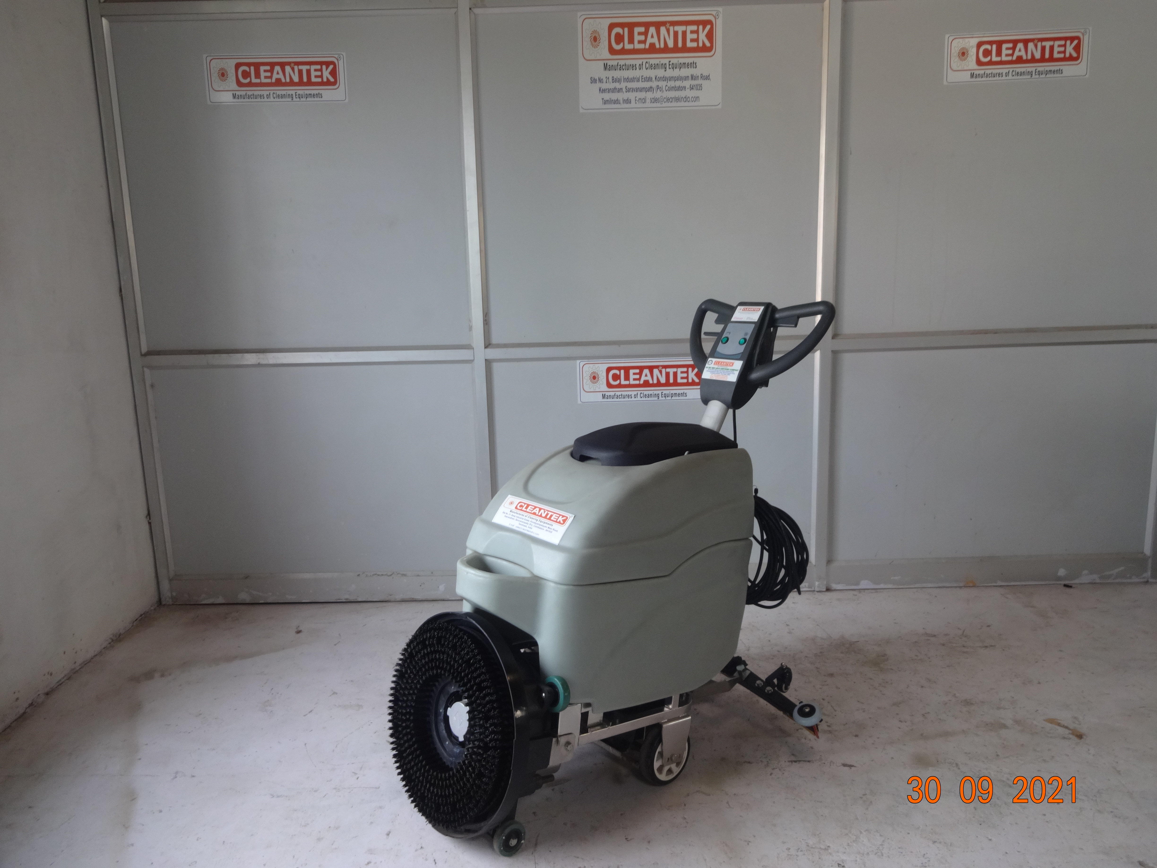 Cleantek | Products | Scrubber Drier Sd100 Manufacturers
