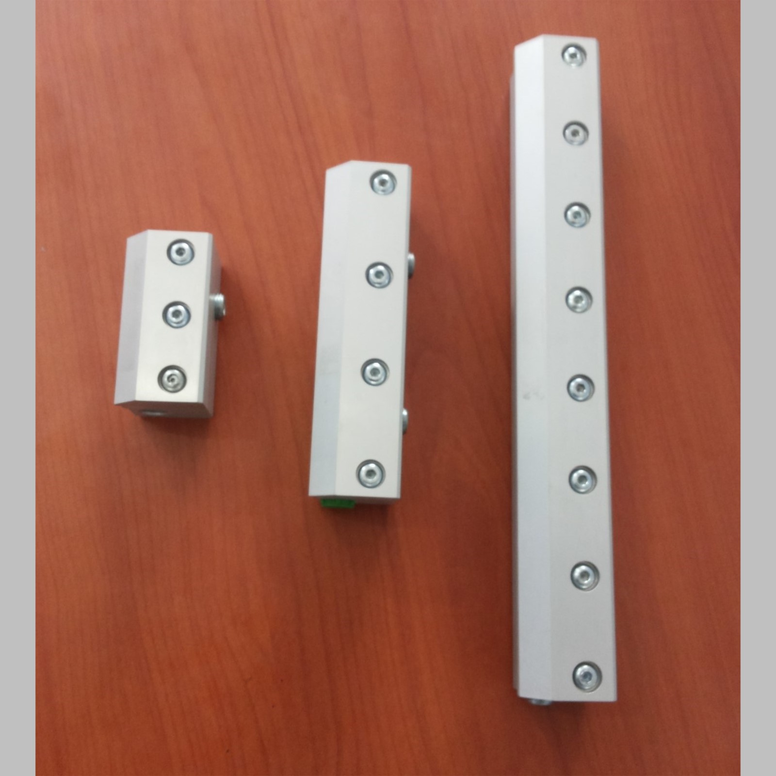 Cleantek | Blogs | Comparing Compressed Air Operated Air Knives vs ...